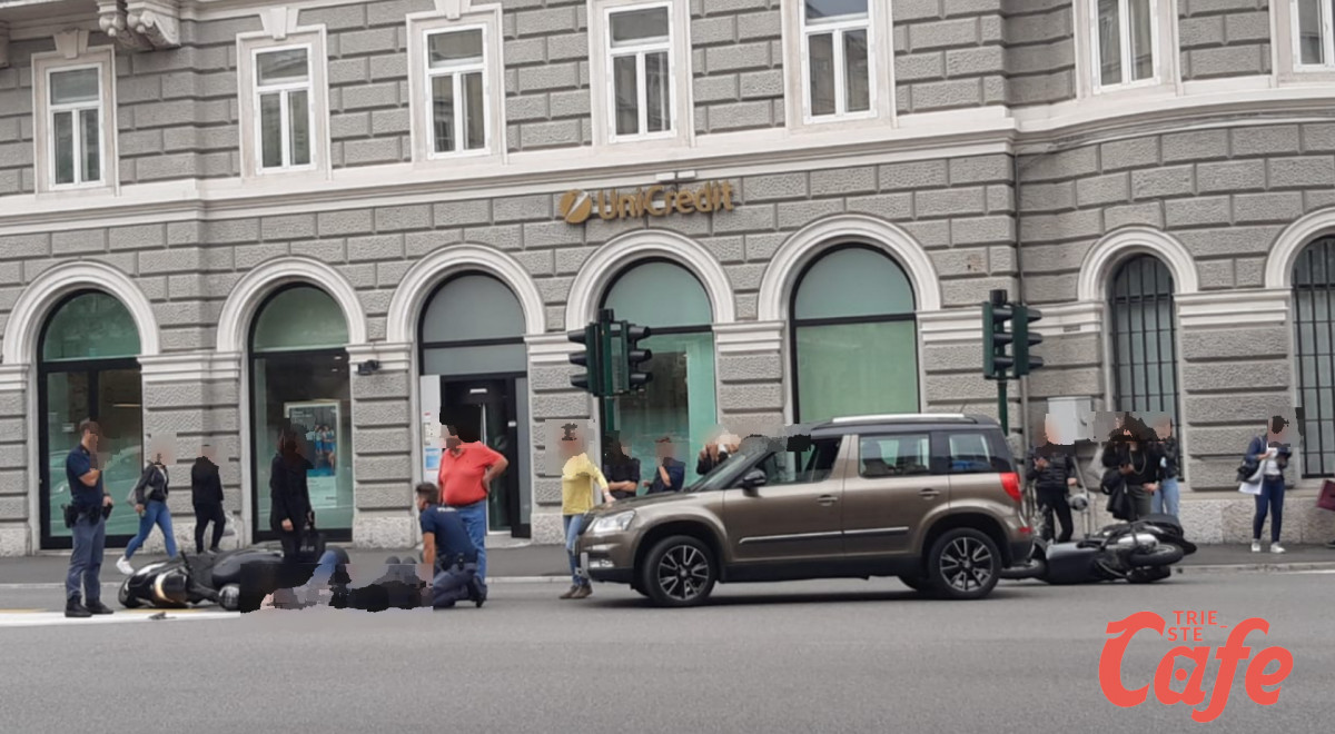 Via Carducci/Milano, scontro tra tre mezzi: in due all'ospedale