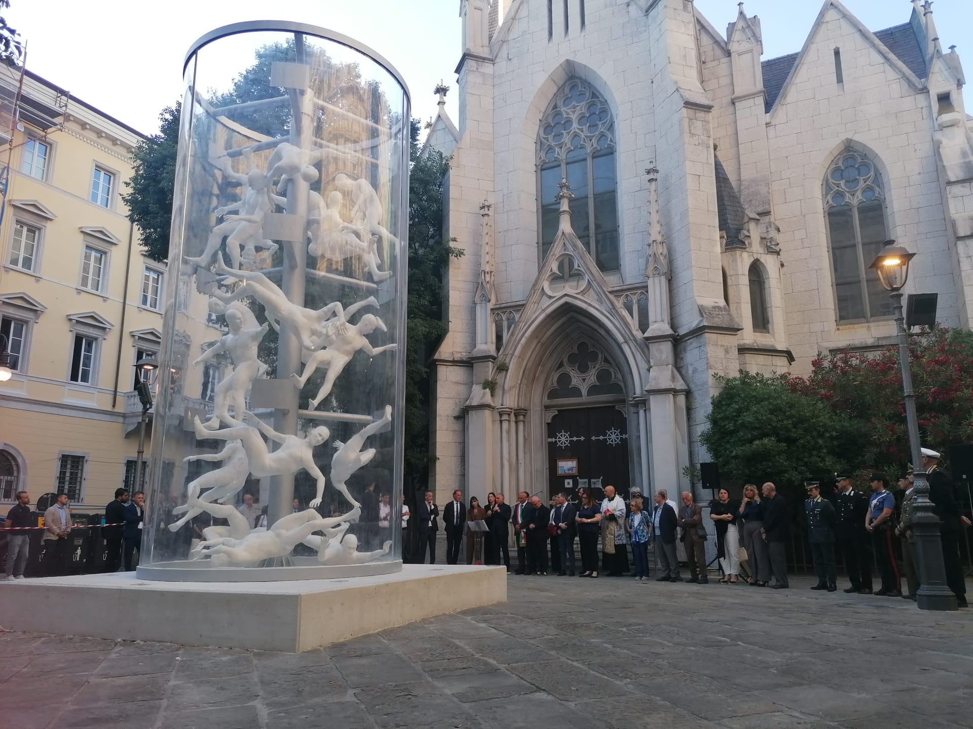Trieste, inaugurato in Largo Panfili il monumento dedicato alle vittime ...