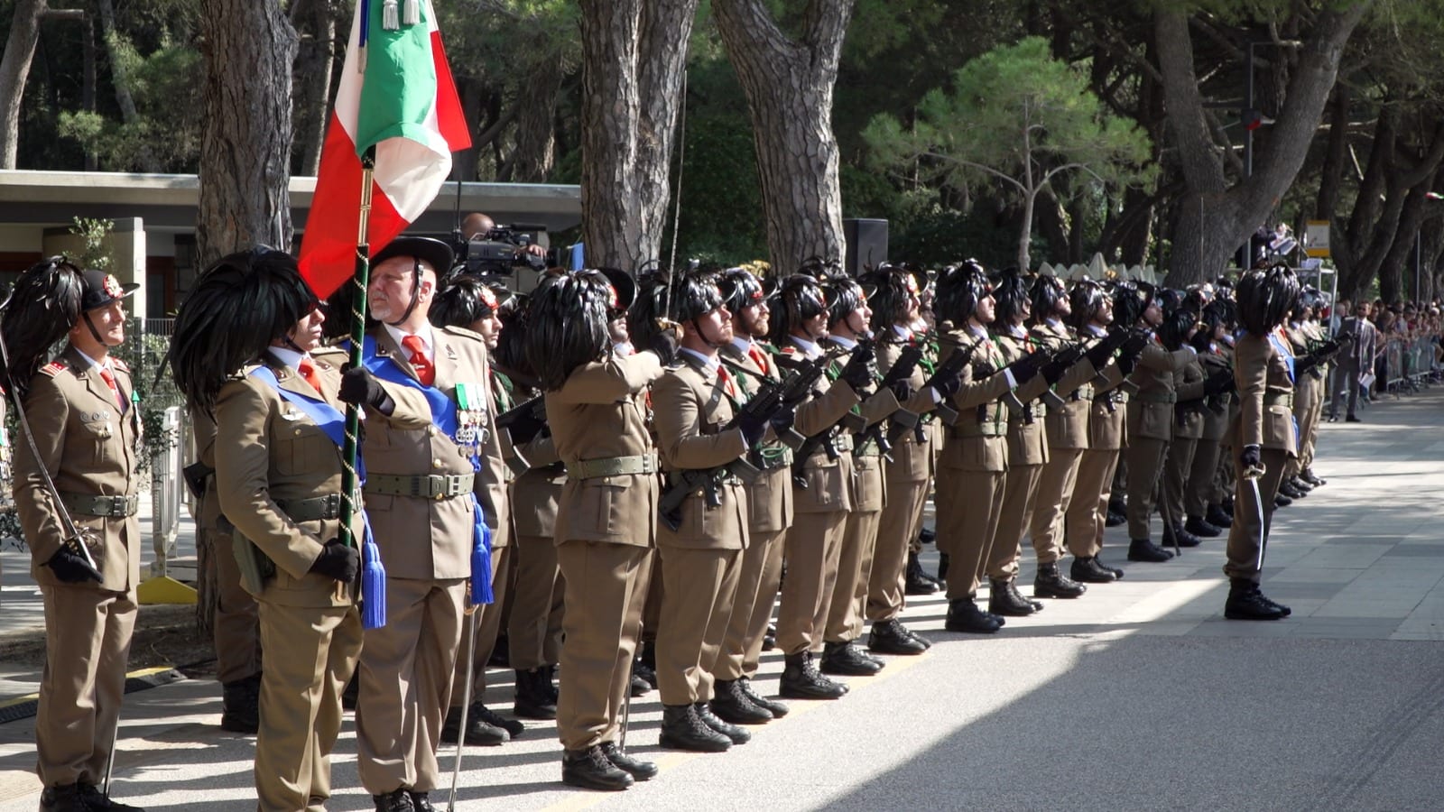 Raduno Bersaglieri. Amirante: "Indimenticabile ruolo nel sisma del '76 ...